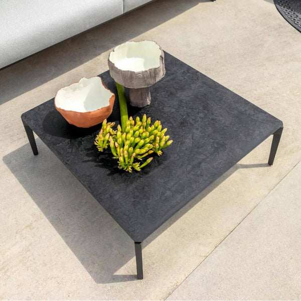 Black Metal Outdoor Coffee Tables – Lugar Nefertiti